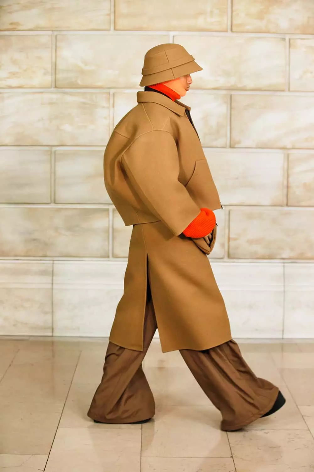 Velike trepalnice in večje silhuete: Marc Jacobs naredi vse, da se vrne na vzletno-pristajalno stezo 1905_11