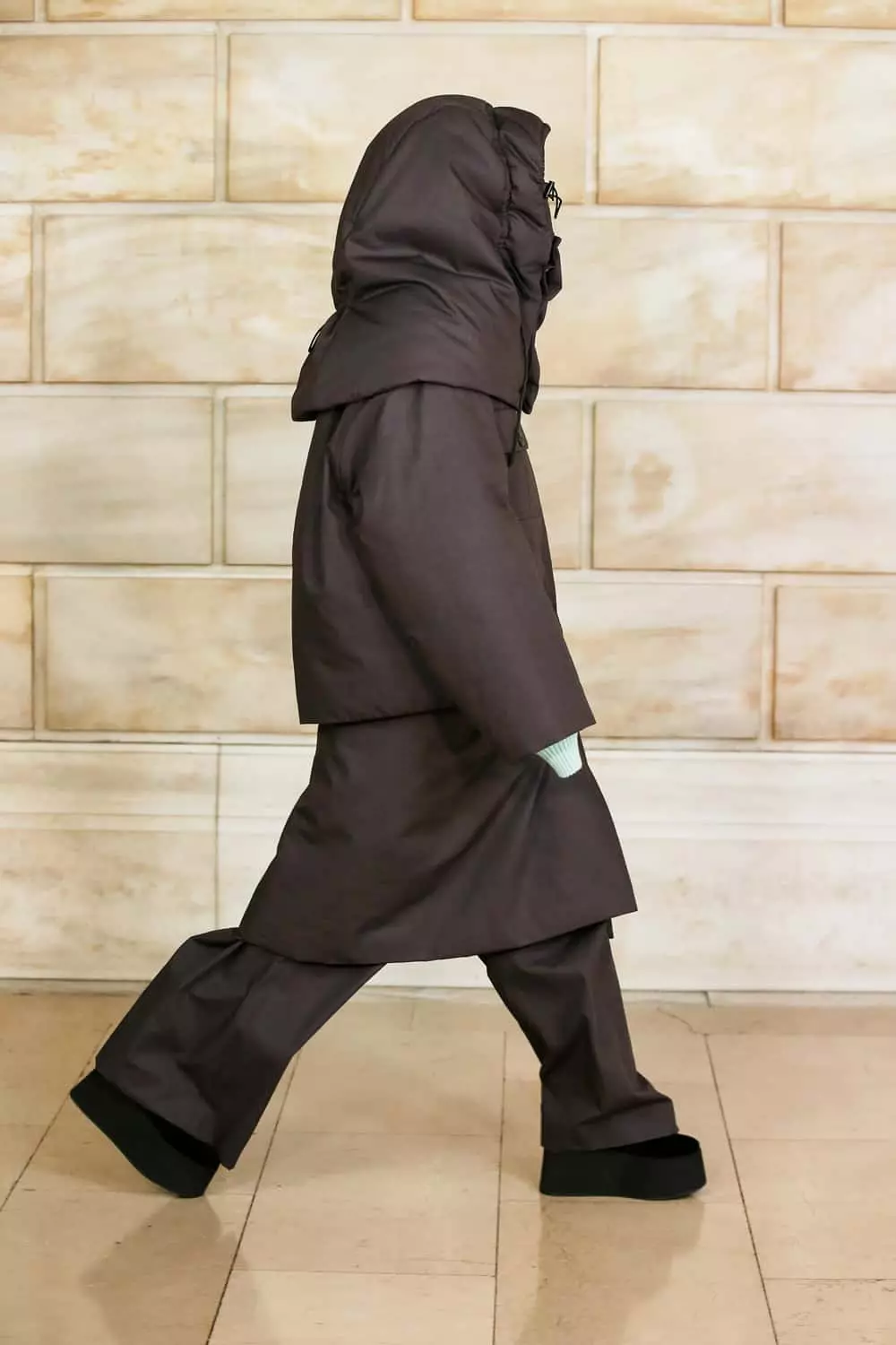 Gros cils et plus grosses silhouettes : Marc Jacobs met tout en œuvre pour son retour sur la piste 1905_14