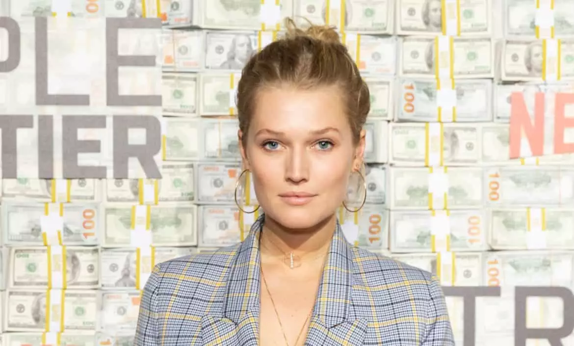 Labaran yau da kullun: Justin Bieber Ya Fara Jita-jita na Yara, Toni Garrn Ya Zama Uwa, LVMH Snaps Up Off-White, Dior's New Fifth Avenue Boutique, Da ƙari! 1935_1