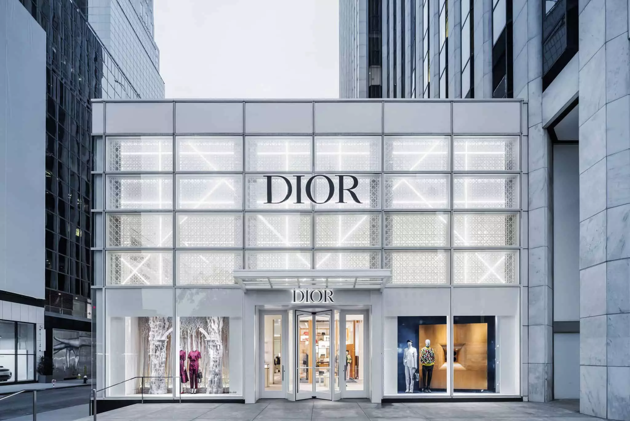 Dienas ziņas: Džastins Bībers sāk baumas par mazuļiem, Tonijs Gērns kļūst par mammu, LVMH izveido off-White, Dior New Fifth Avenue Boutique un daudz kas cits! 1935_2