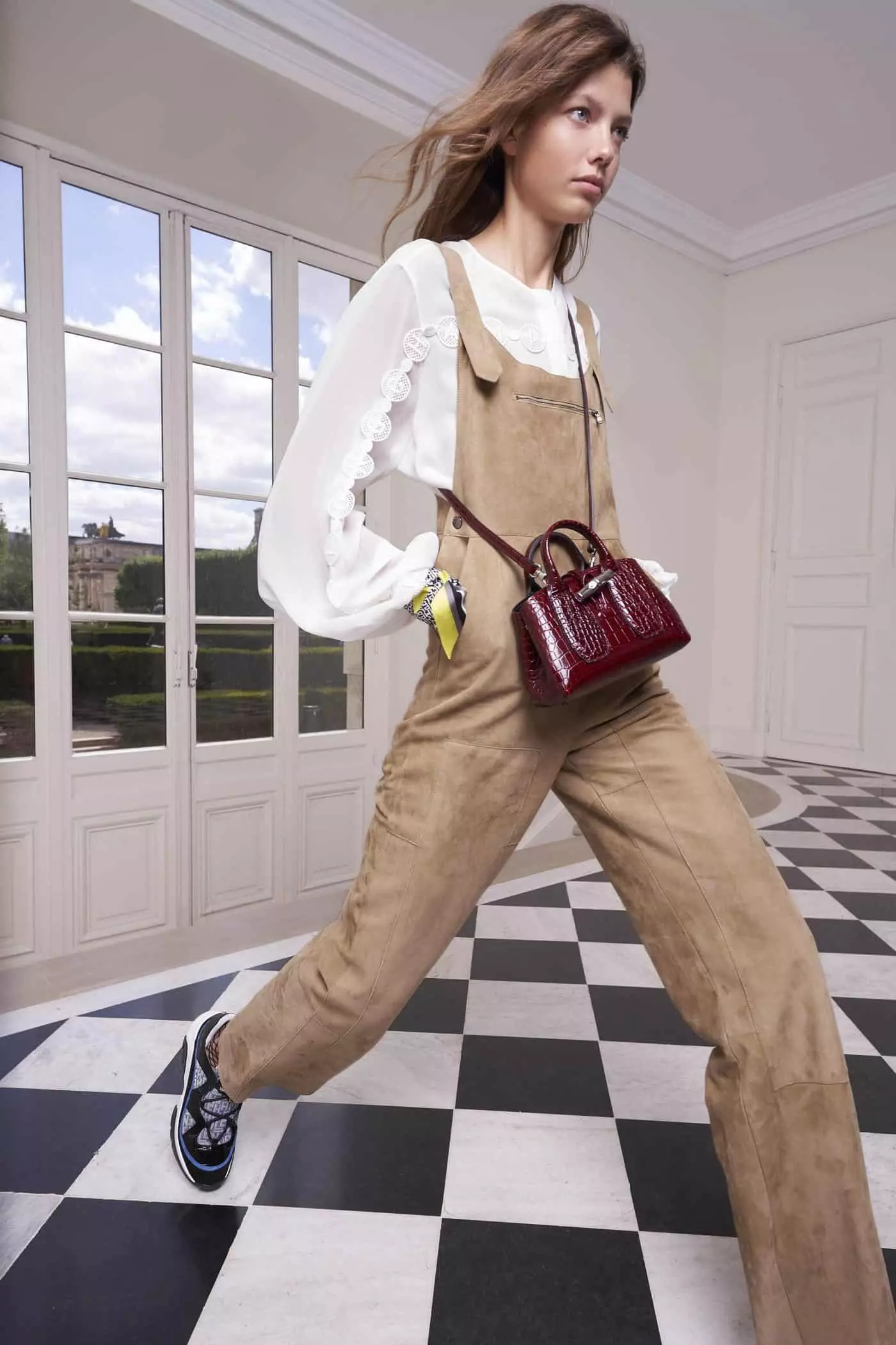 Longchamp's Ode To Parisian Femininity na-abịa na akpa oge ọhụrụ anyị na-eche 19383_12