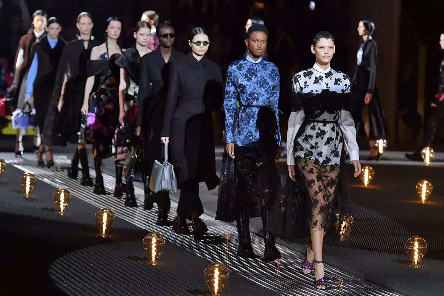 Prada ទទួល​បាន​ការ​ភ័យ​ខ្លាច, The Met Previews ការ​តាំង​ពិព័រណ៍​ម៉ូដ​បន្ទាប់​របស់​ខ្លួន