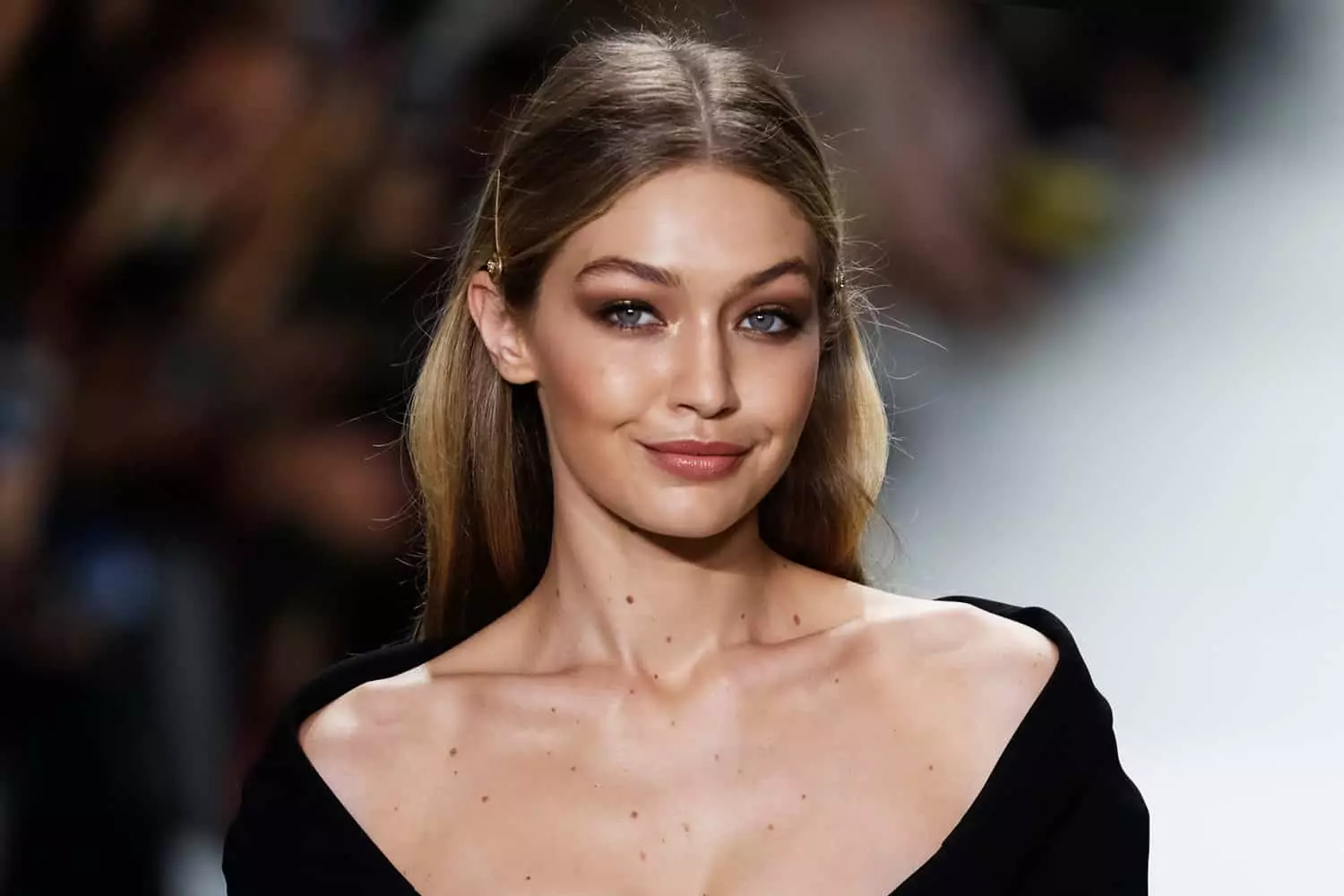 Pasta de dentes en Zits e St. Ive's Scrub: as sorprendentes revelacións de beleza e coidado da pel de Gigi Hadid!