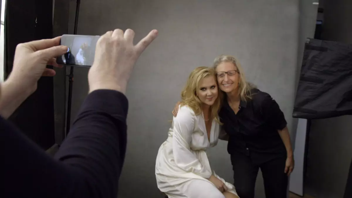 Pirelli 2016 كالېندارى… Amy Schumer, Tavi, Yoko Ono ئۈچۈن مودېللارنى تاشلىدى؟ 19492_3