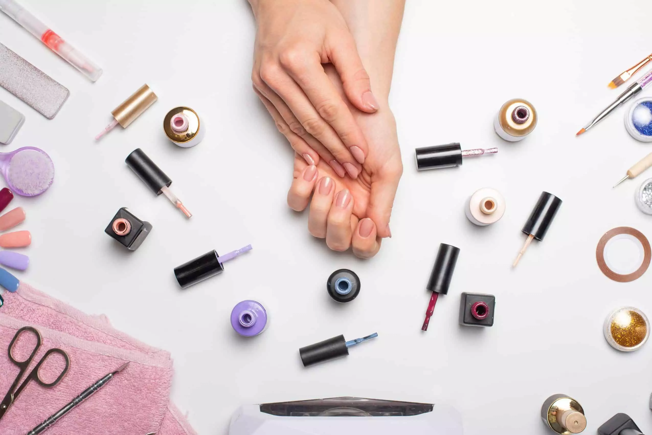 7 favolosi set di manicure per aiutarti a mettere in ordine i tuoi artigli