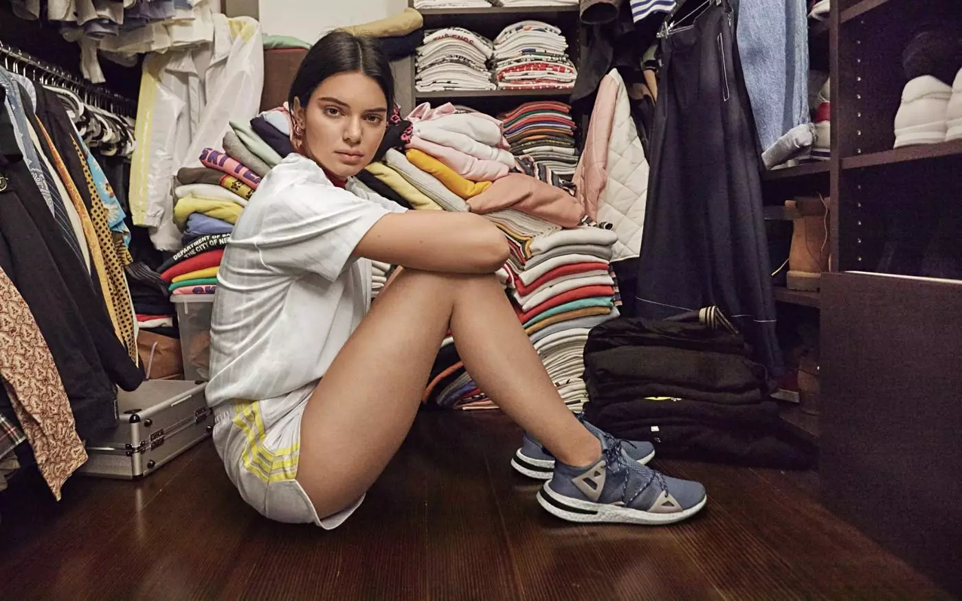 Mae’r Lluniau hyn o Kendall Jenner’s Closet Yn Rhoi Pryder i mi 19840_5