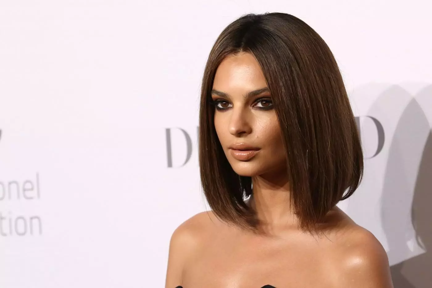 Seyga Emily Ratajkowski wuxuu ku guuleystay giraanta warqadda