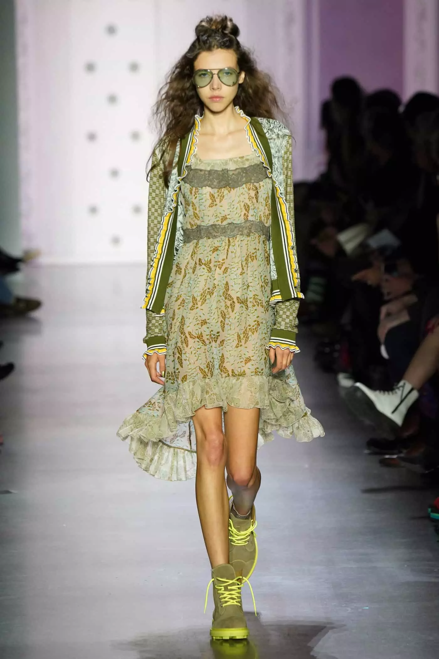 Anna Sui Yeni, Daha Qısa Moda Təqviminin Pərəstişkarı Deyil 19862_15