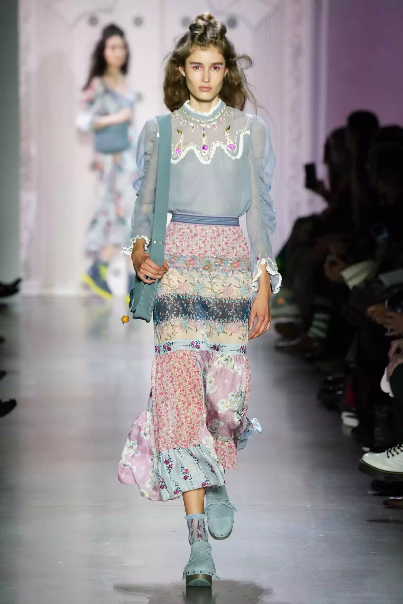 Anna Sui Yeni, Daha Qısa Moda Təqviminin Pərəstişkarı Deyil 19862_19