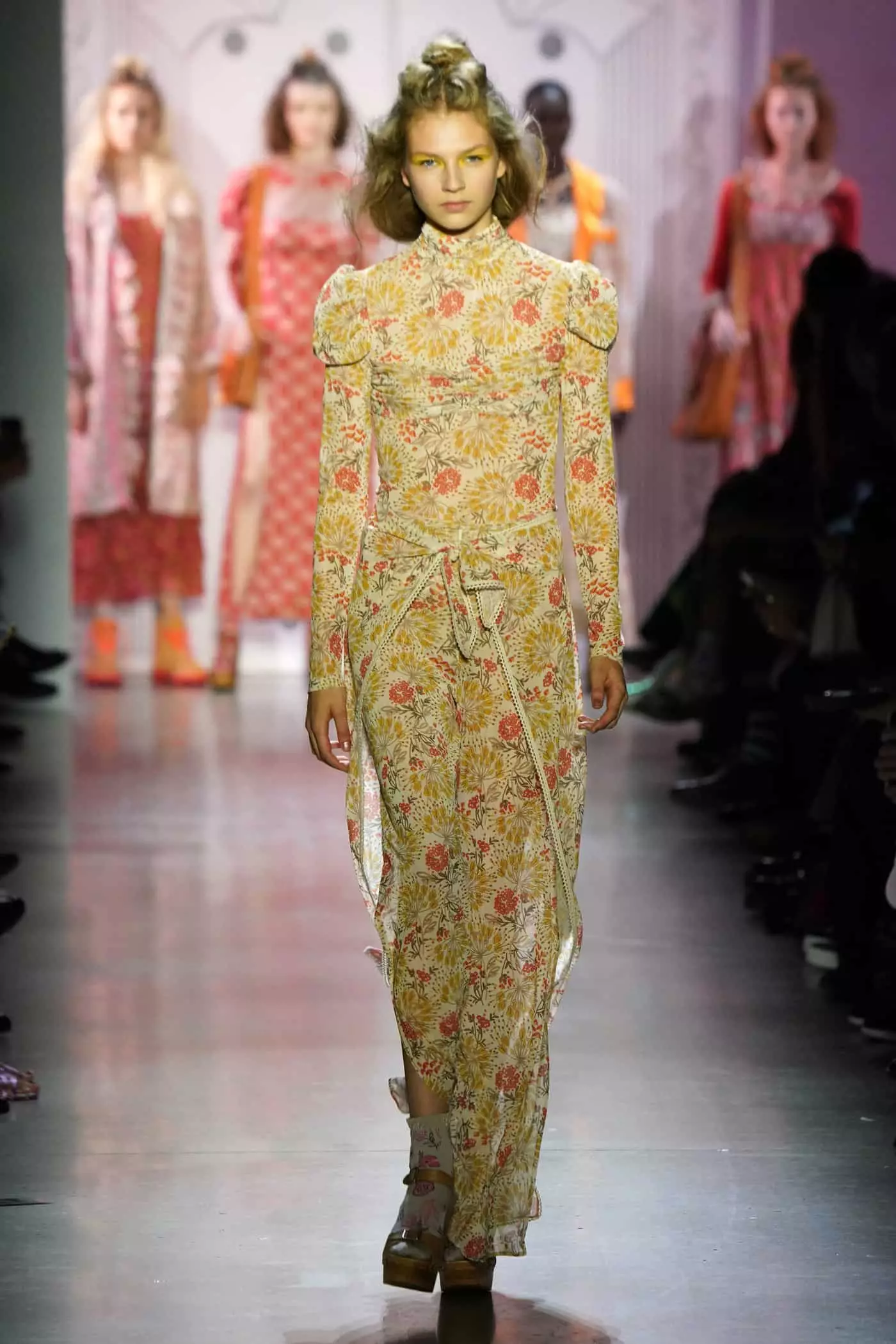 Anna Sui Yeni, Daha Qısa Moda Təqviminin Pərəstişkarı Deyil 19862_2