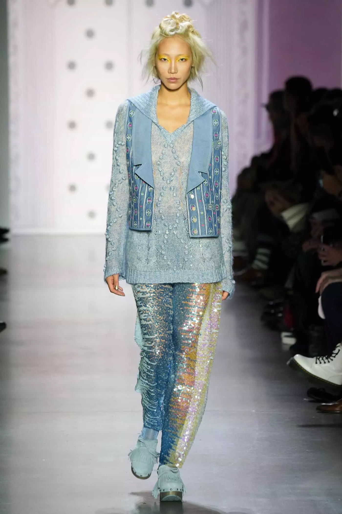 Anna Sui Yeni, Daha Qısa Moda Təqviminin Pərəstişkarı Deyil 19862_22