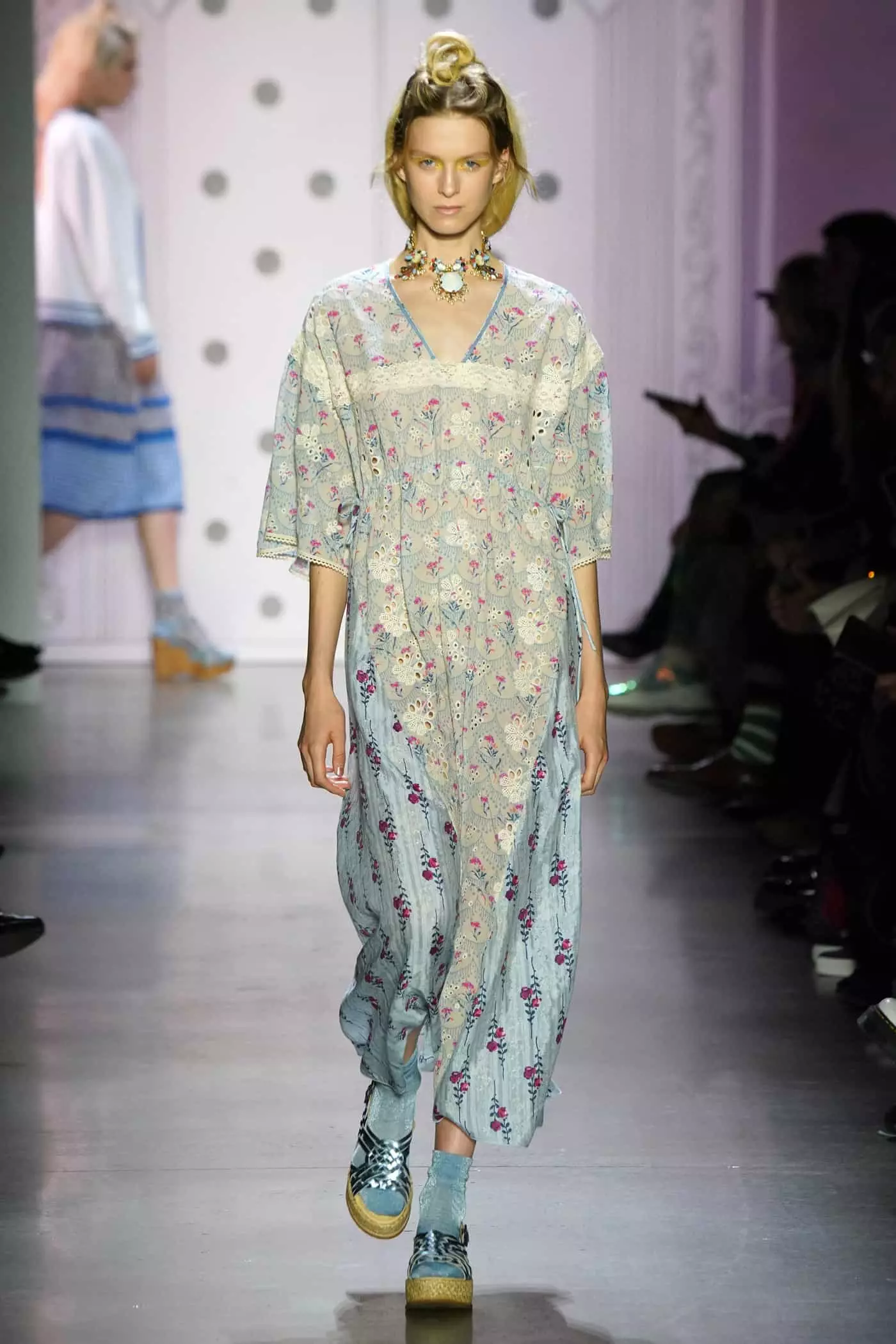 Anna Sui Yeni, Daha Qısa Moda Təqviminin Pərəstişkarı Deyil 19862_23