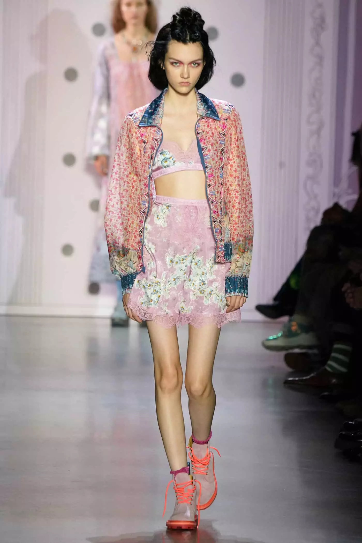 Anna Sui Yeni, Daha Qısa Moda Təqviminin Pərəstişkarı Deyil 19862_25