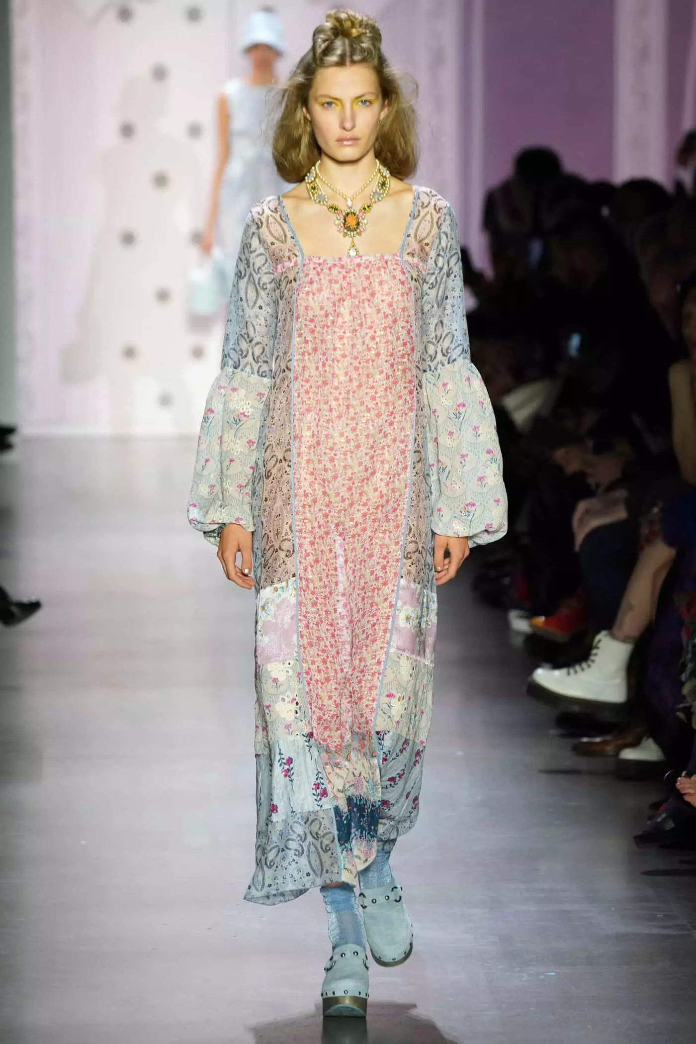 Anna Sui Yeni, Daha Qısa Moda Təqviminin Pərəstişkarı Deyil 19862_26