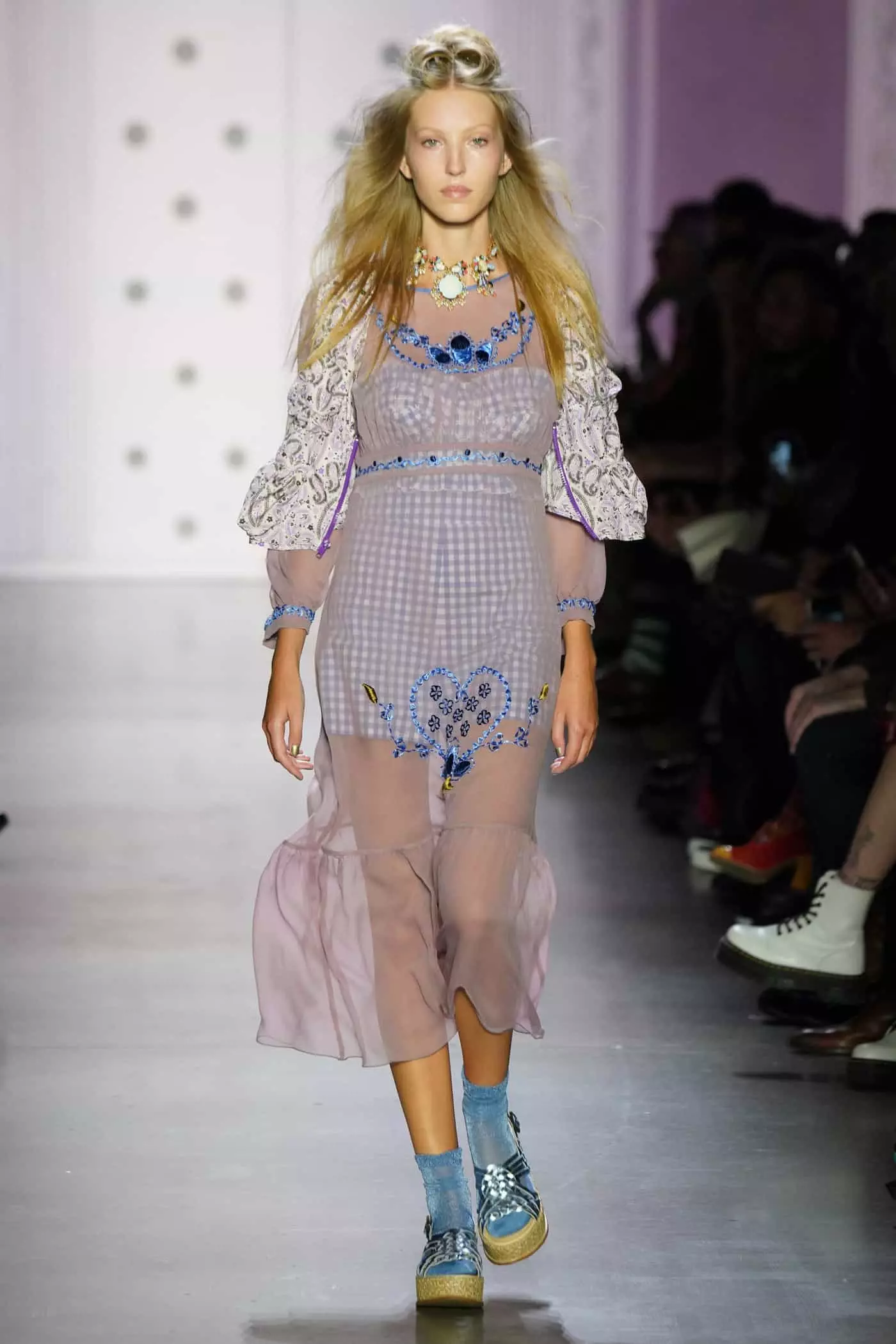 Anna Sui Yeni, Daha Qısa Moda Təqviminin Pərəstişkarı Deyil 19862_29