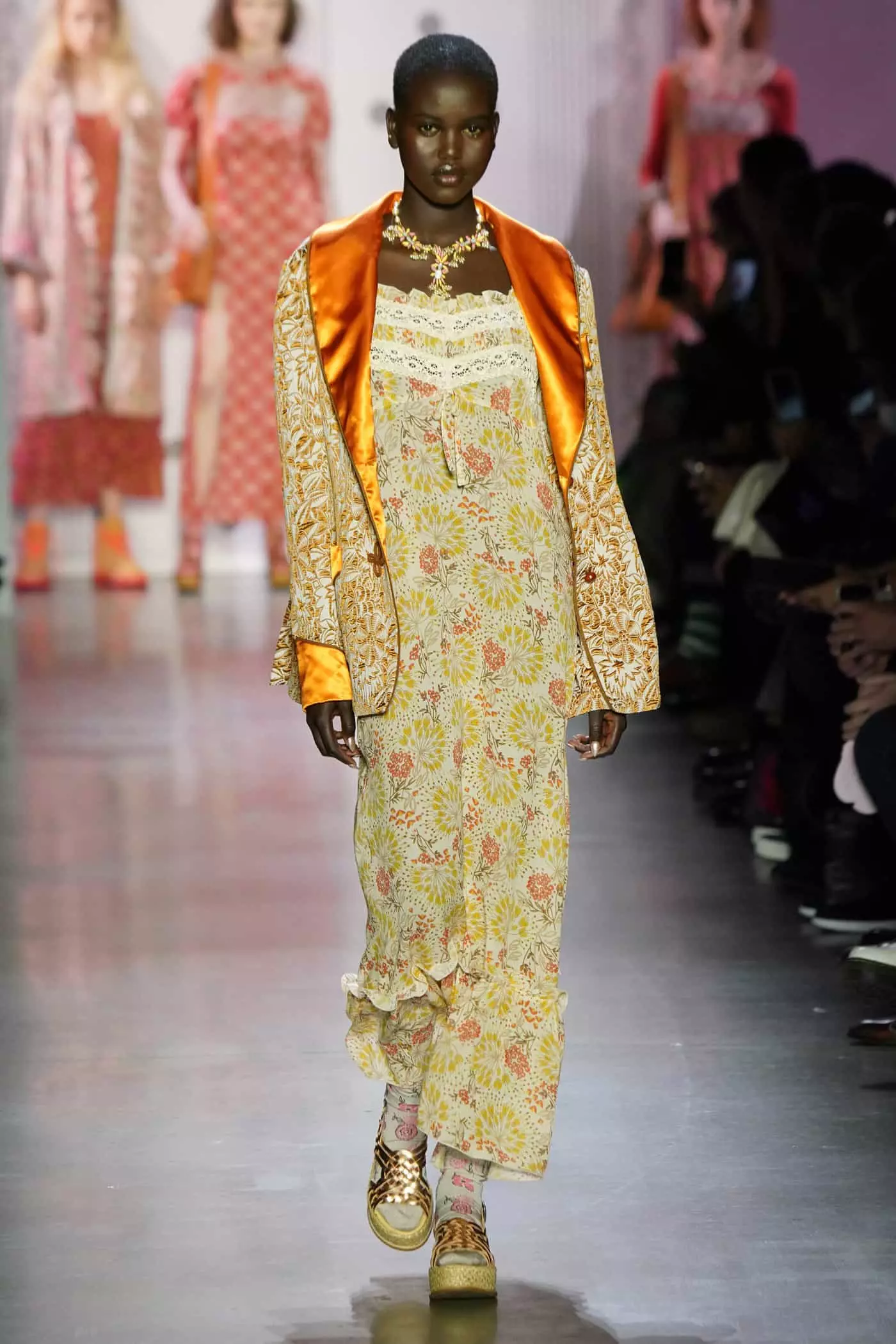 Anna Sui ไม่ใช่แฟนของปฏิทินแฟชั่นใหม่ที่สั้นกว่านี้ 19862_3