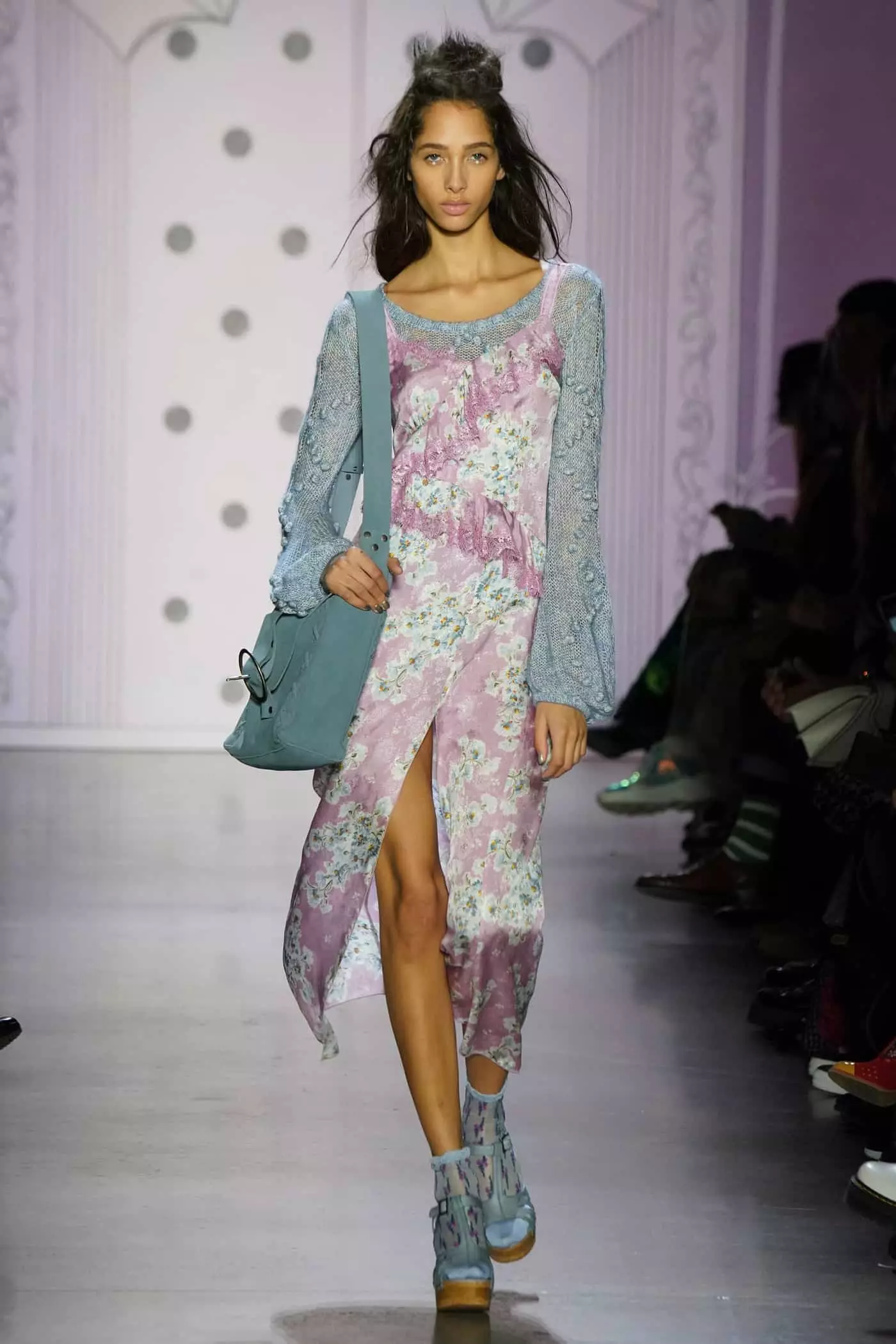 Anna Sui Yeni, Daha Qısa Moda Təqviminin Pərəstişkarı Deyil 19862_30