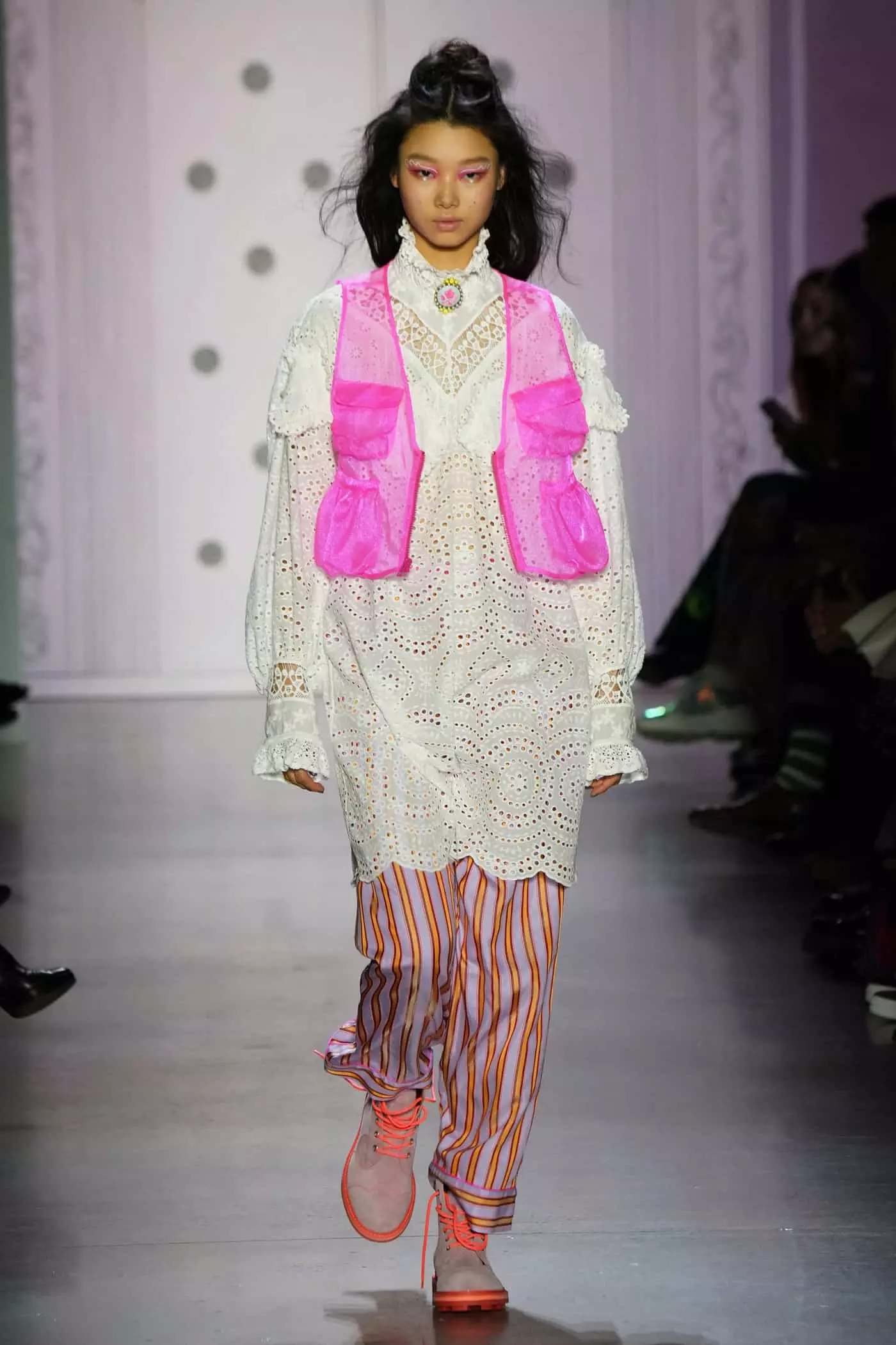 Anna Sui nije obožavateljka novog, kraćeg modnog kalendara 19862_34