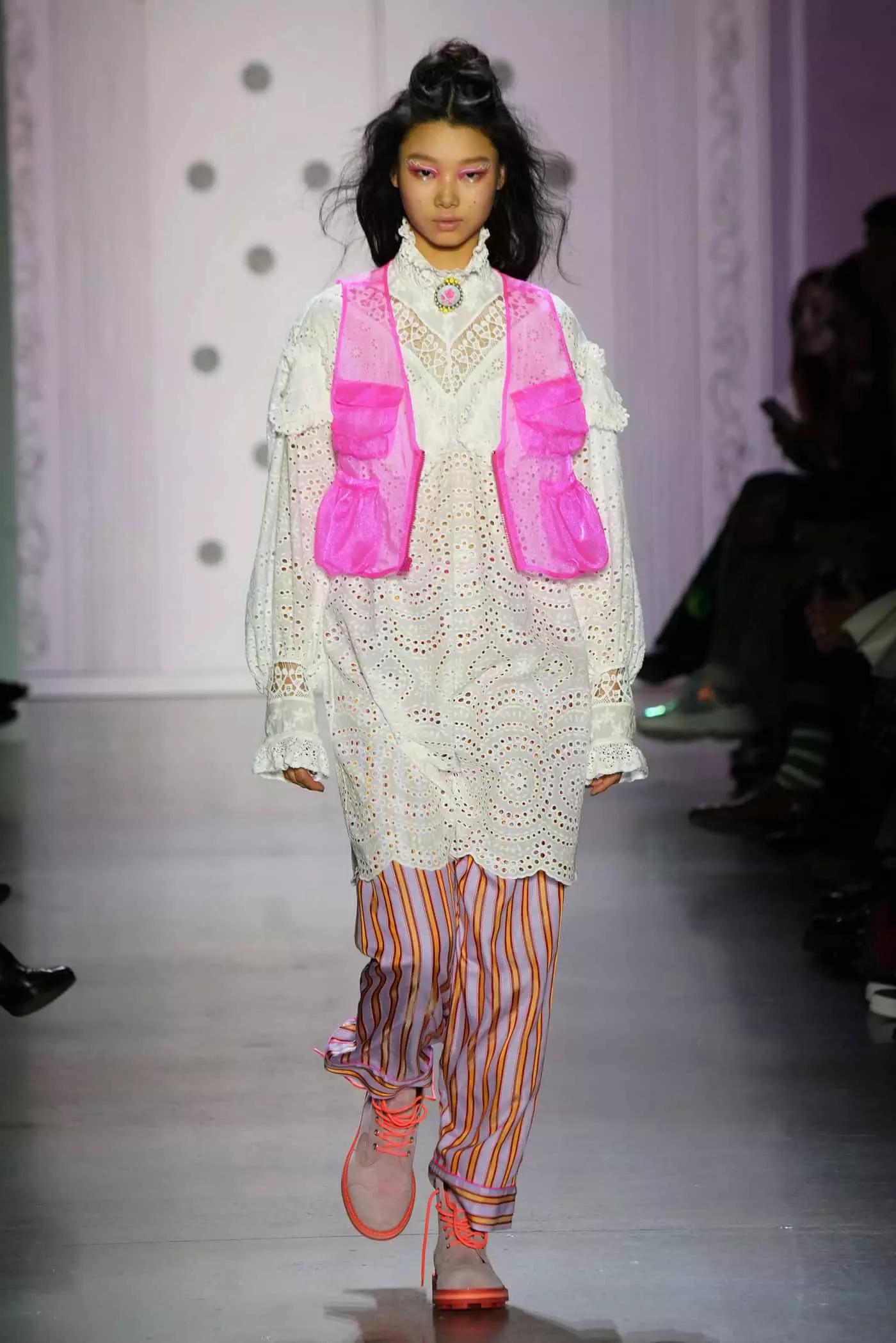 Anna Sui Yeni, Daha Qısa Moda Təqviminin Pərəstişkarı Deyil 19862_34