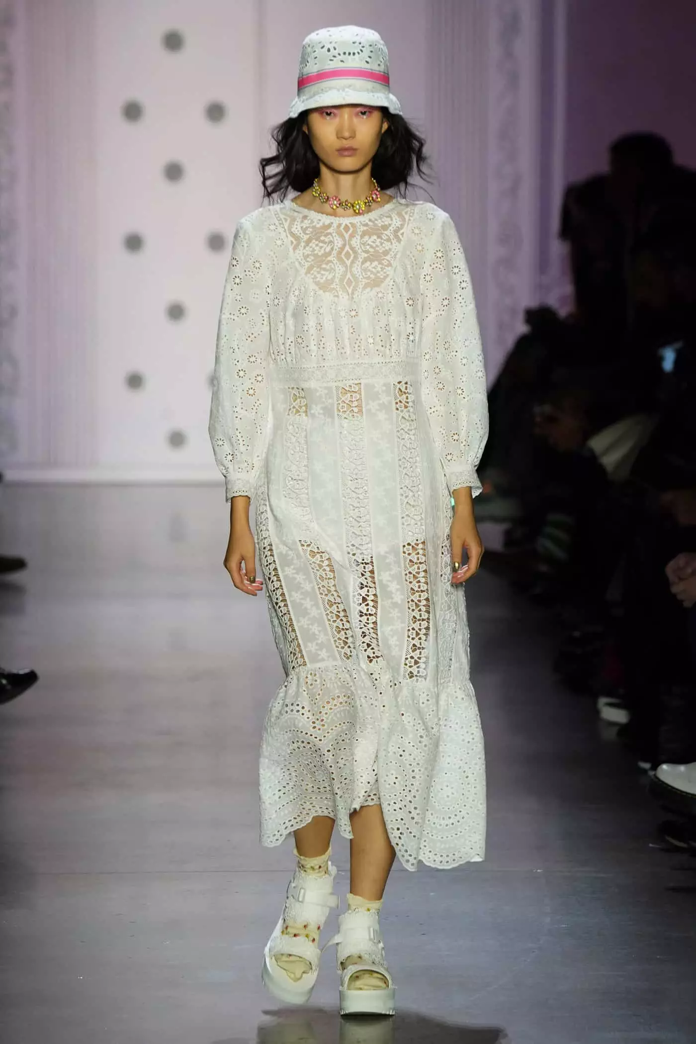 Anna Sui Yeni, Daha Qısa Moda Təqviminin Pərəstişkarı Deyil 19862_37