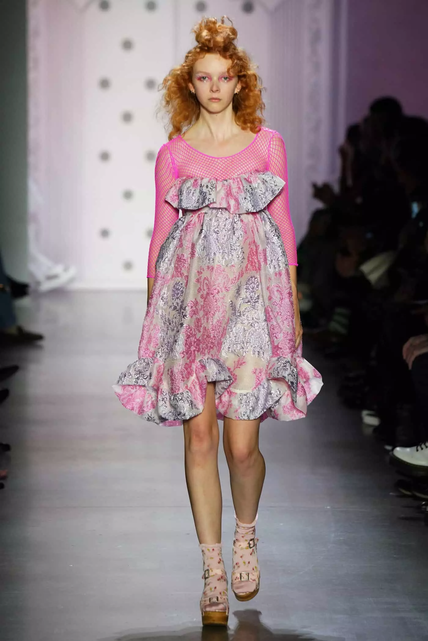 Anna Sui Yeni, Daha Qısa Moda Təqviminin Pərəstişkarı Deyil 19862_41