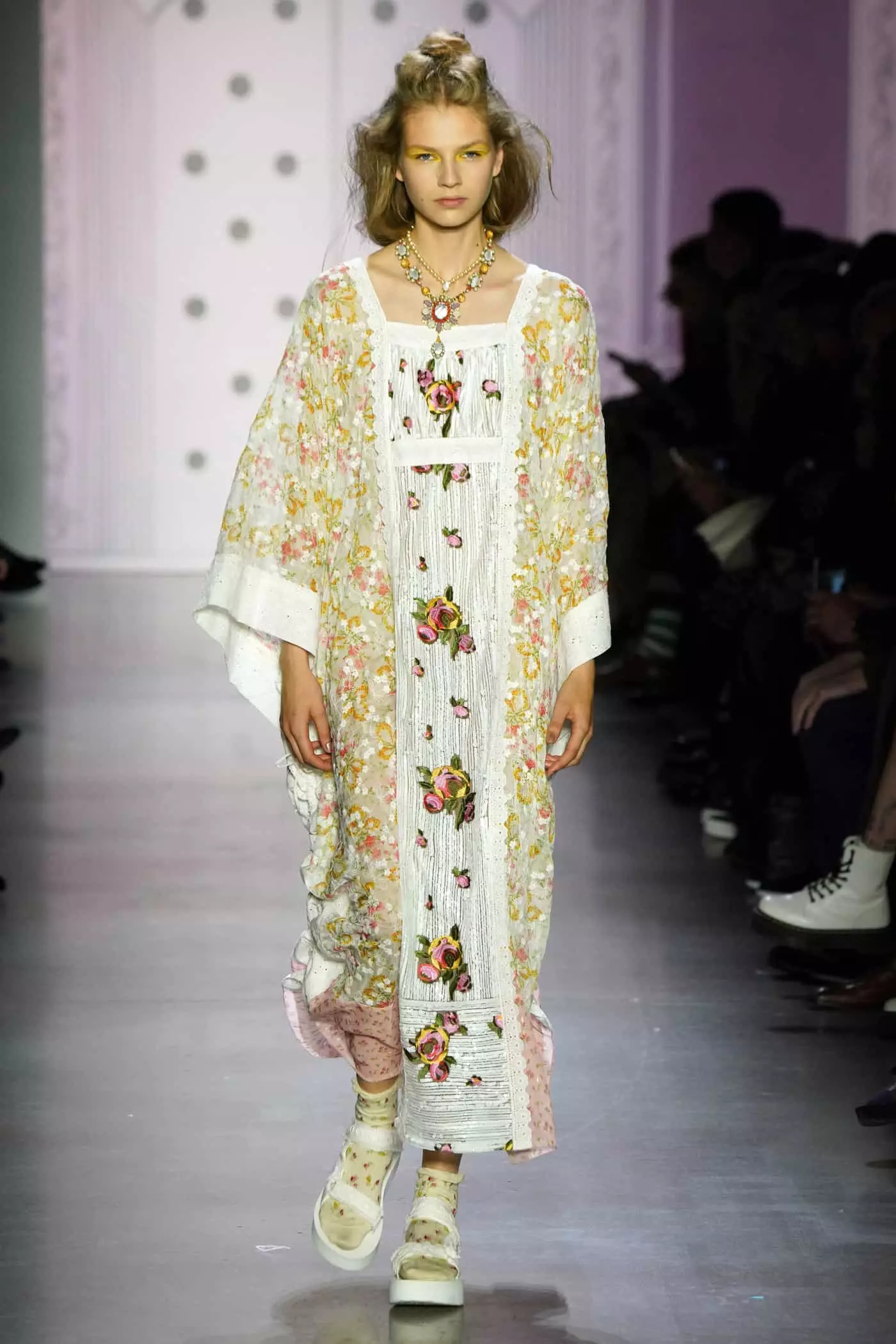 Anna Sui Yeni, Daha Qısa Moda Təqviminin Pərəstişkarı Deyil 19862_54