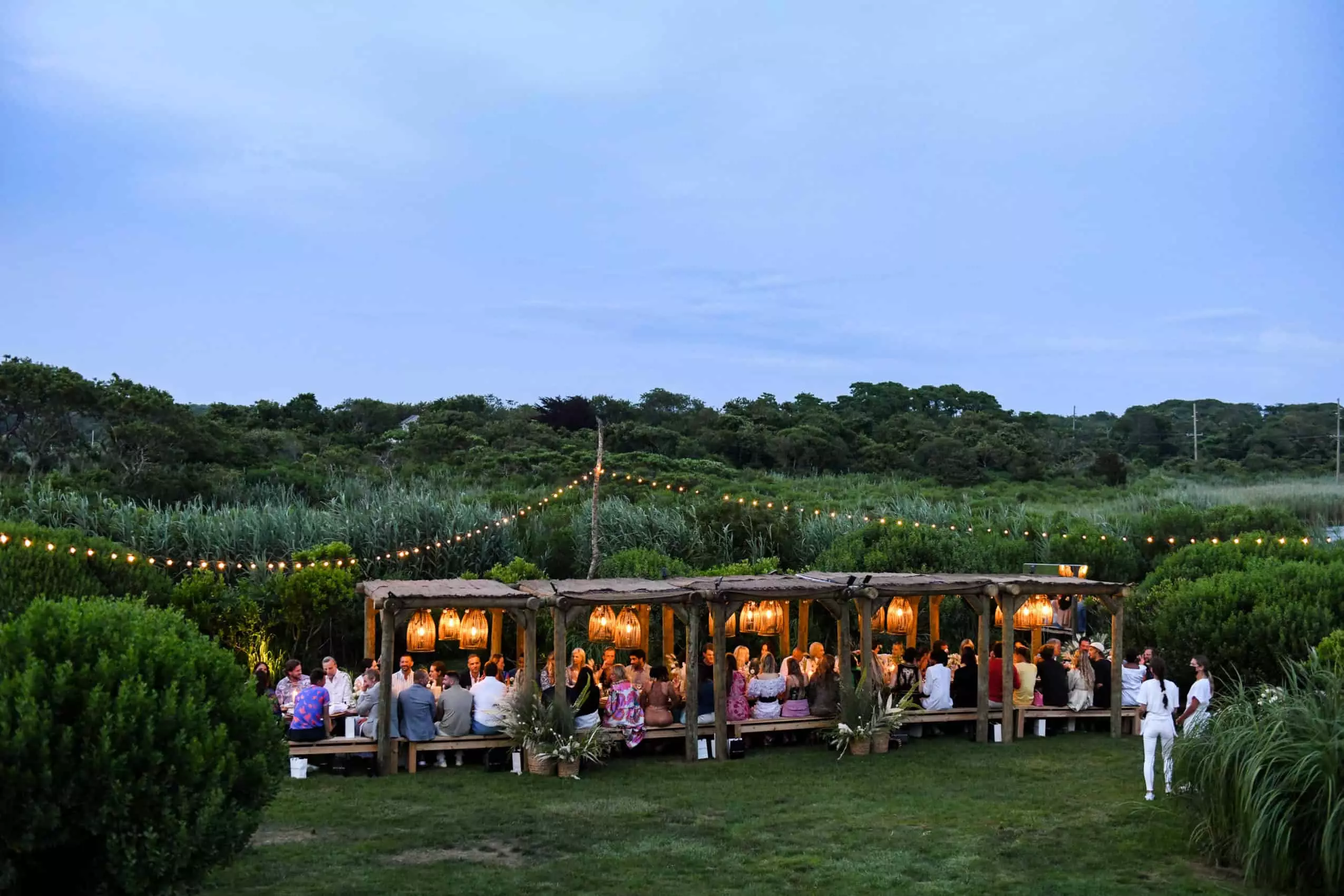 Nag-host ang Net-a-Porter At Mr Porter ng Fashion Family Reunion Dinner Sa Montauk 1992_2