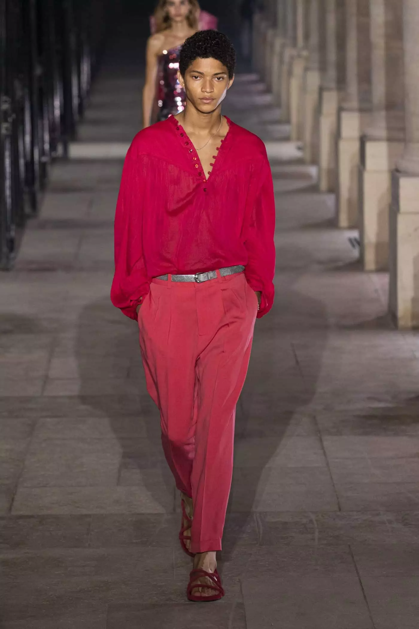 Isabel Marant, Isabelle Huppert და LOEWE's Show-on-the-Wall! თქვენი ძირითადი PFW სასაუბრო პუნქტები 20023_22