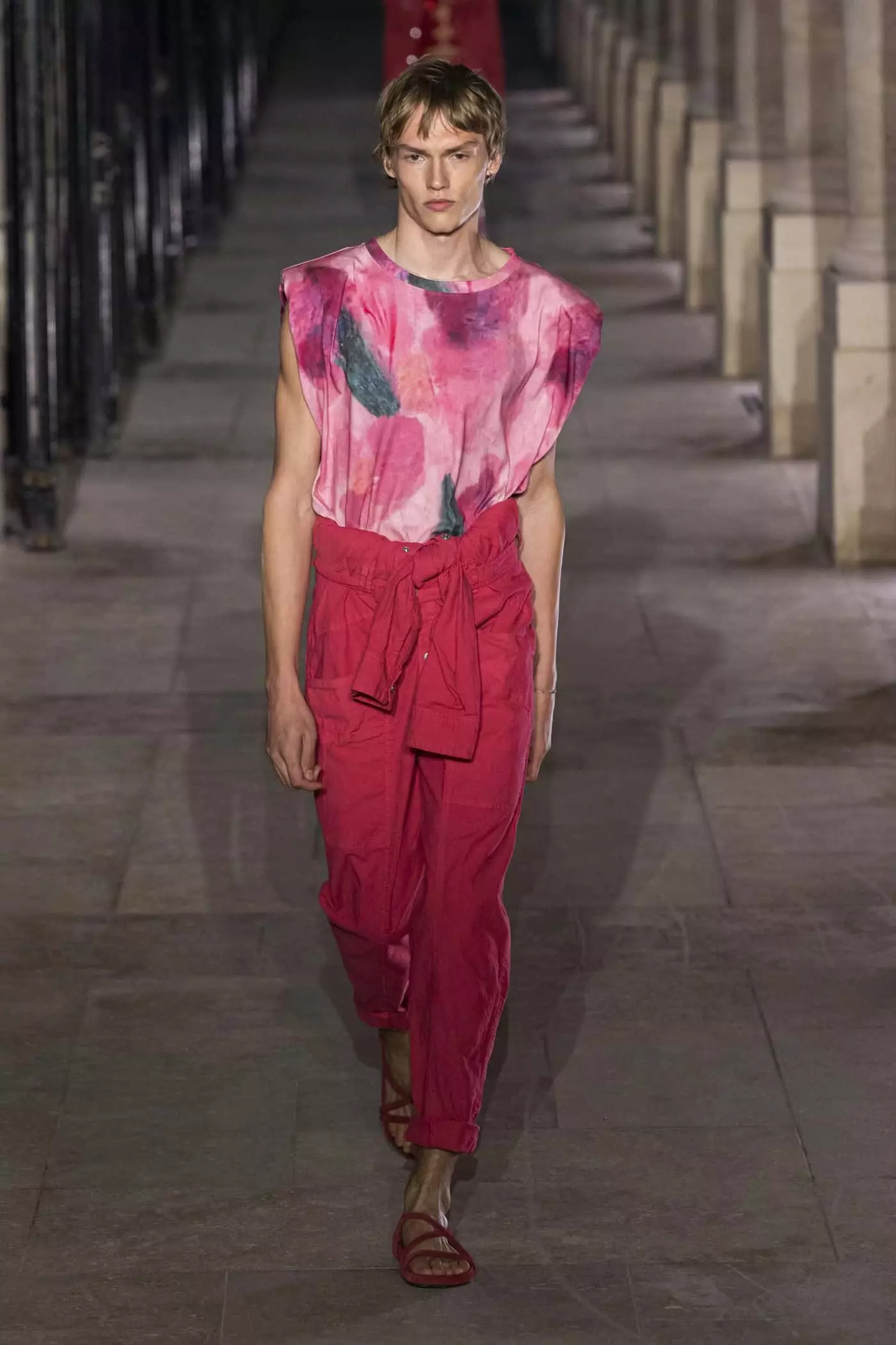 Isabel Marant, Isabelle Huppert жана LOEWE's Show-on-the-Wall! Сиздин негизги PFW сүйлөшүү пункттары 20023_24