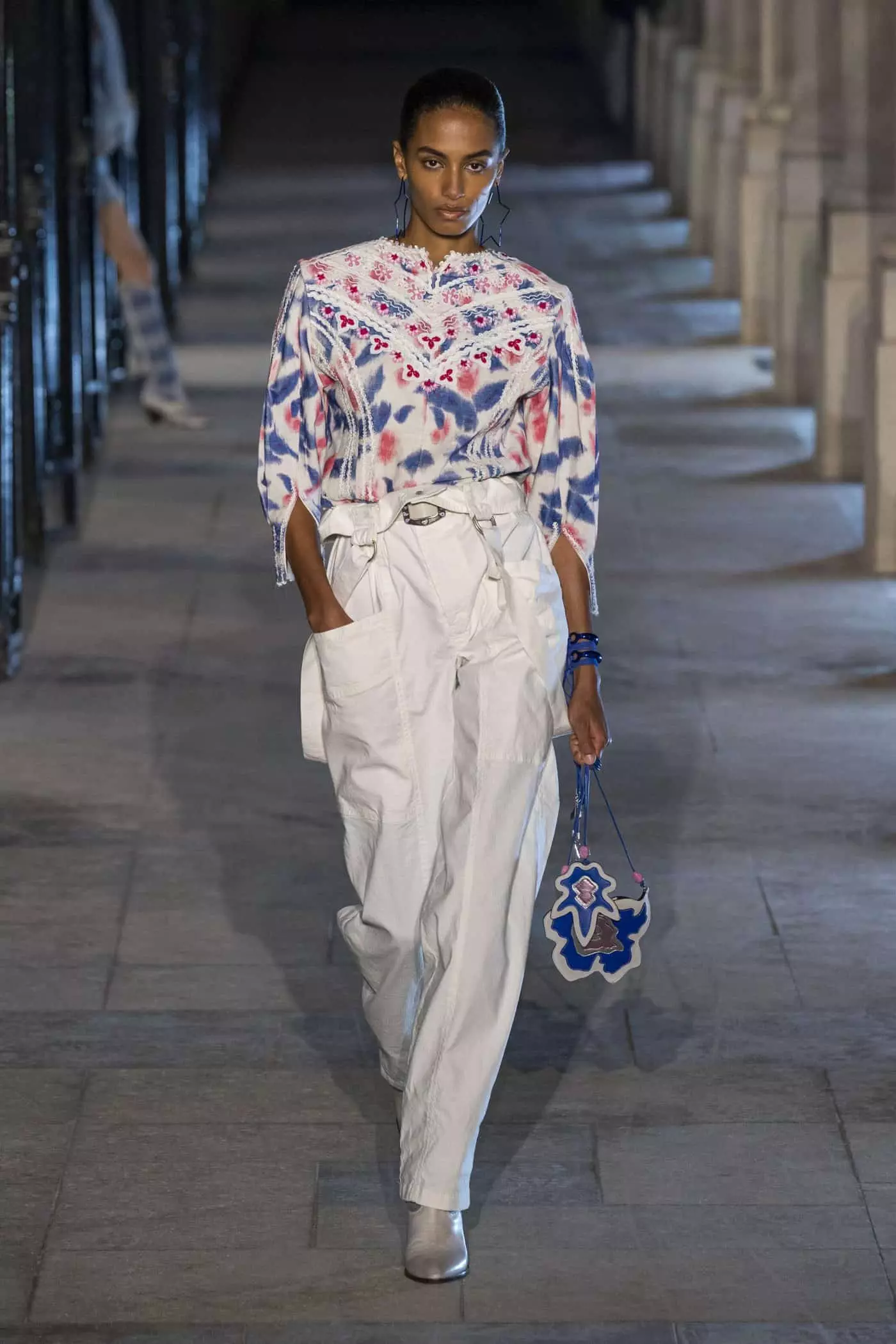 Isabel Marant, Isabelle Huppert ja LOEWEn Show-on-the-Wall! Tärkeimmät PFW-keskustelupisteesi 20023_29