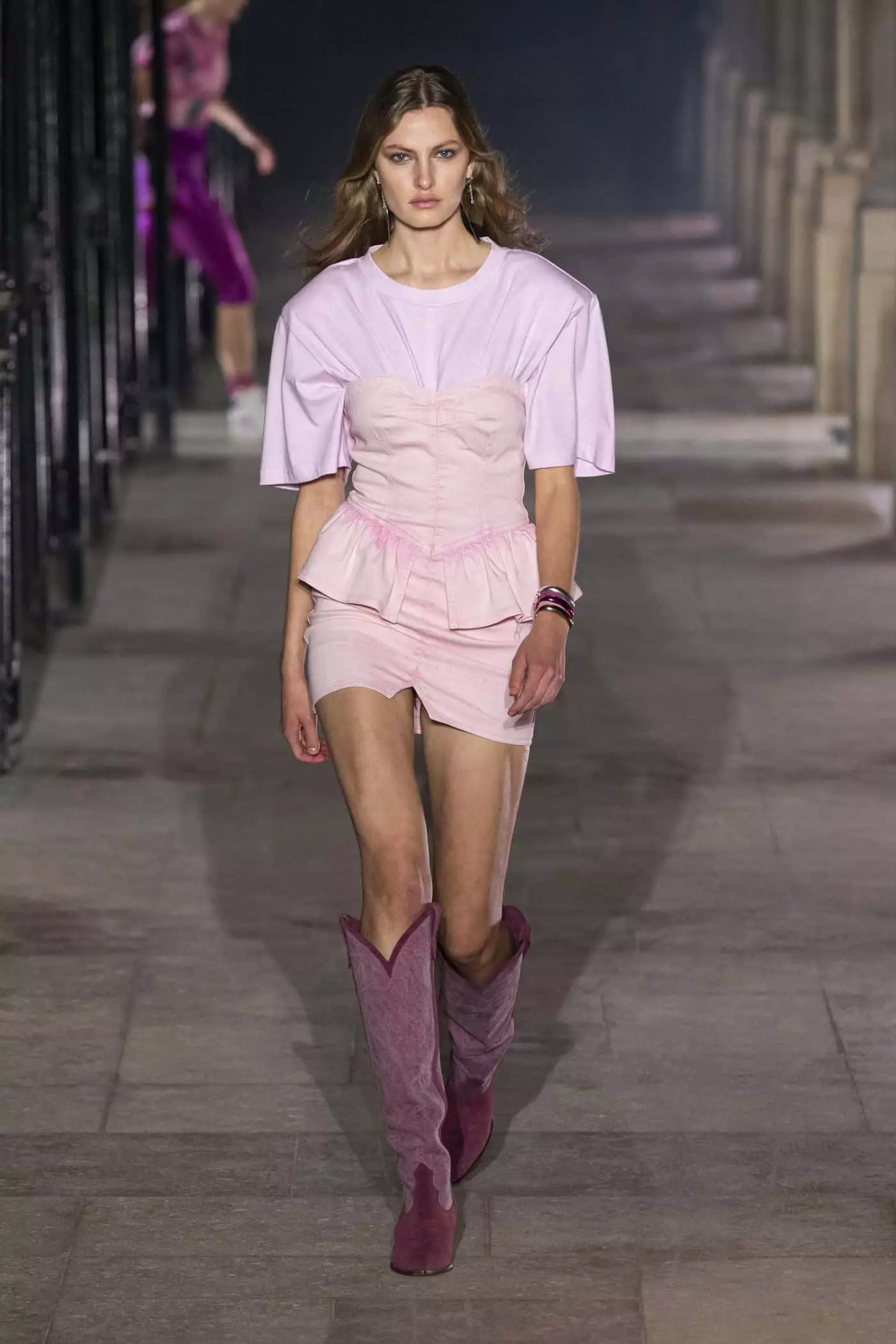 Isabel Marant, Isabelle Huppert, agus LOEWE’s Show-on-the-Wall! Do Phointí Cainte Riachtanacha PFW 20023_3