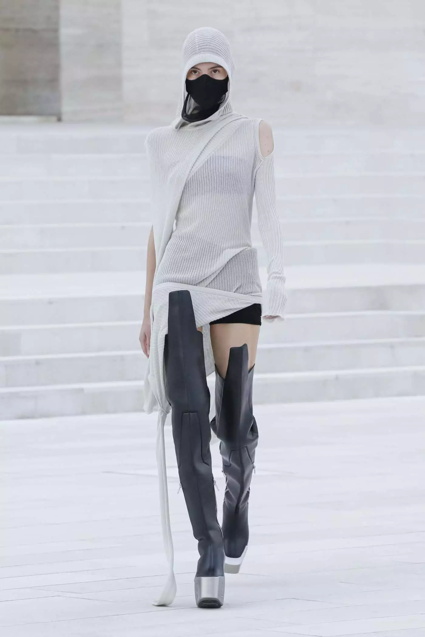 Izabel Marant, Izabel Xuppert va LOEWEning devordagi namoyishi! Sizning asosiy PFW suhbat nuqtalaringiz 20023_68