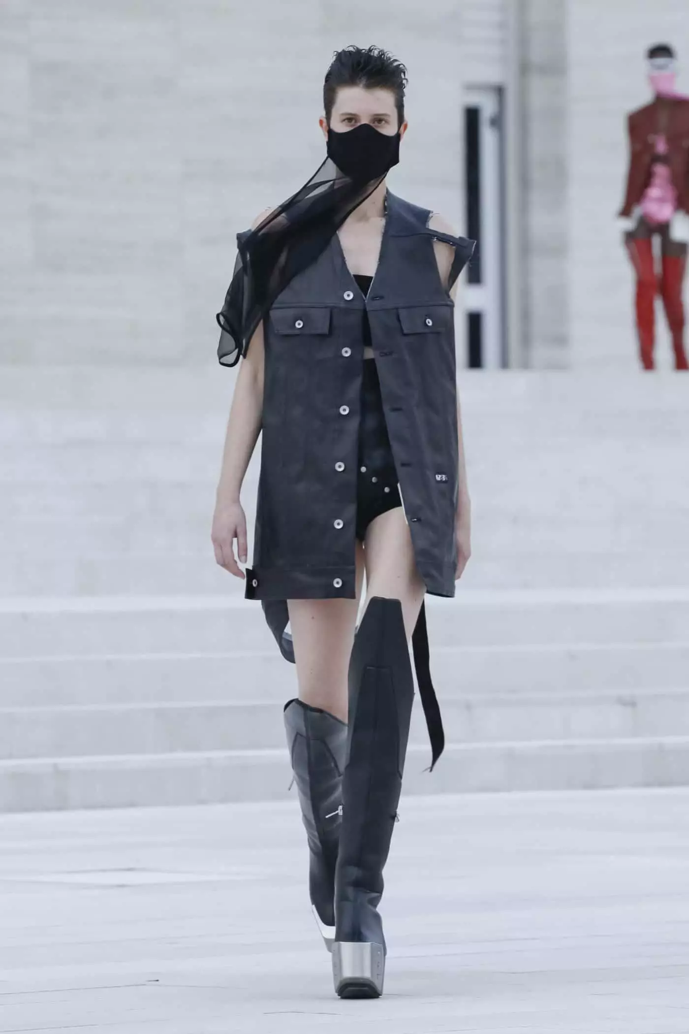 Izabel Marant, Izabel Xuppert va LOEWEning devordagi namoyishi! Sizning asosiy PFW suhbat nuqtalaringiz 20023_82