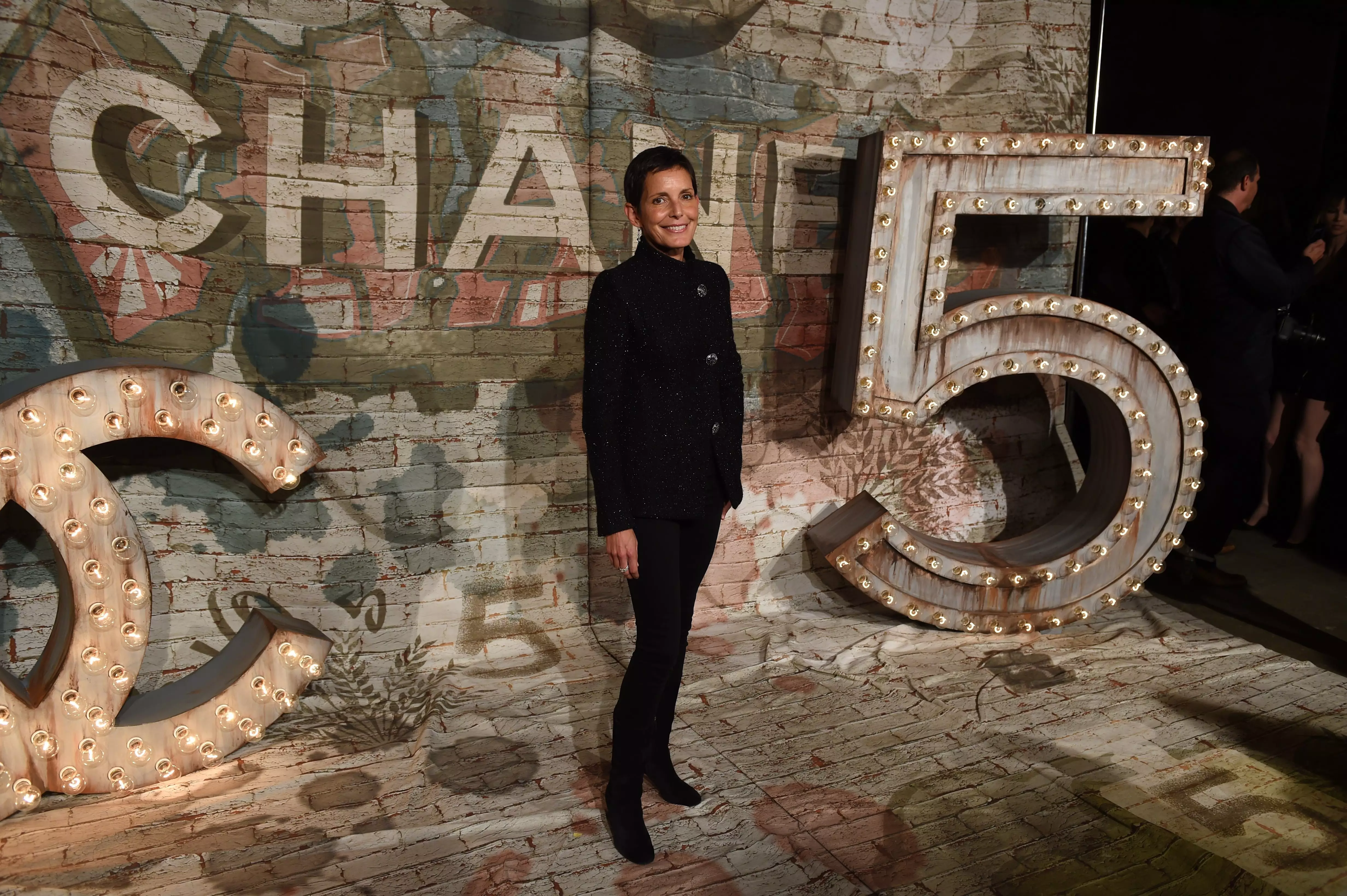Breviar zilnic: CEO-ul Chanel demisionează, Tyra Banks îi urează bun venit fiului 20118_1