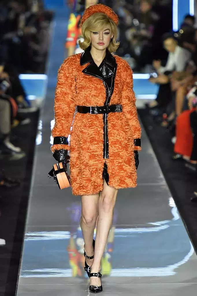 Jackie O. Clones Storm the Runway at Moschino, J.Law reagearret op jurkkontroversy 20145_4