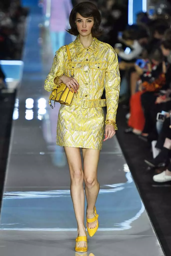 Jackie O. Clones Storm the Runway at Moschino, J.Law reagearret op jurkkontroversy 20145_9