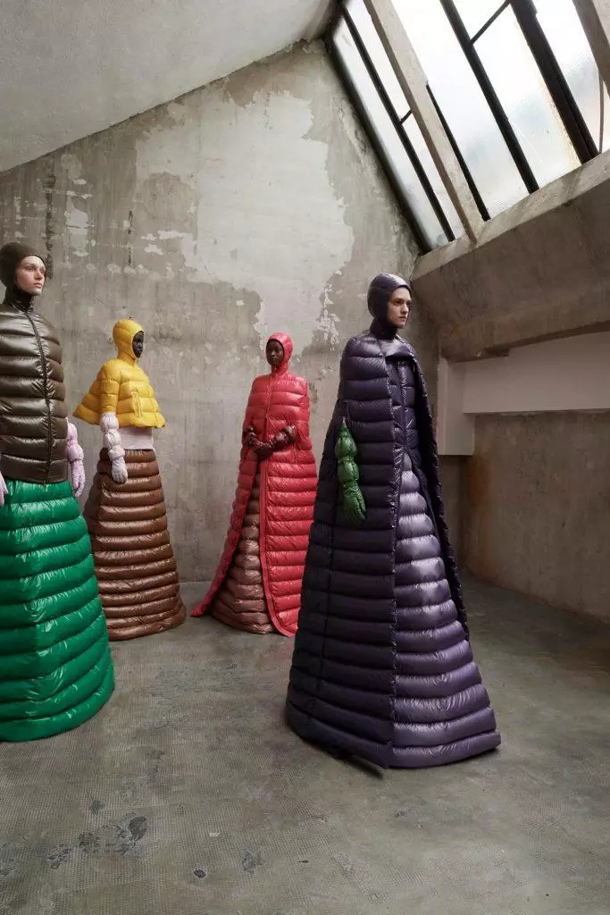 Moncler кечээ кечинде 8 жаңы коллекцияны чыгарды жана алар гений 20147_7