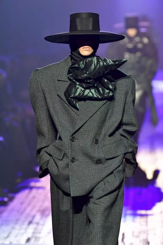 Marc Jacobs şousu heyvan fəallarının etirazına səbəb oldu, Disneylenddə moda nümayişinə ev sahibliyi etmək üçün açılış mərasimi 20175_5