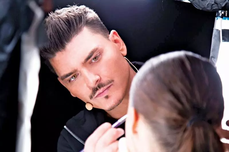 Kim Kardashian's Makeup Artist, Mario Dedivanovic, Anogovera Zano Rakanakisa raakamupa. 20180_1
