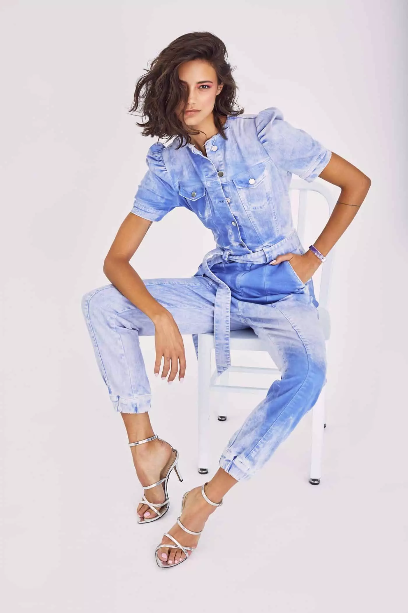 Retrofête Dabbles In Bleach-dyed Denim And Butterflies Para sa SS '21—Plus Pretty Party Dresses Of course! 20205_40