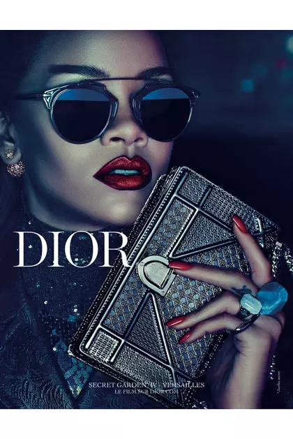 Rihanna makket offisjeel histoarje foar Dior 20294_3