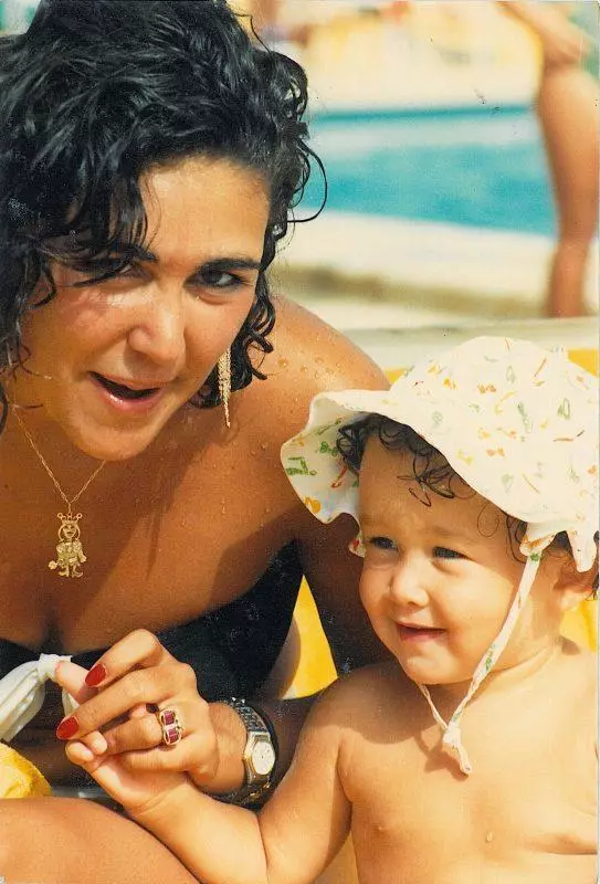 Алехандра Алонсо Рохас написала зворушливий лист своїй матері до Дня матері 20470_5