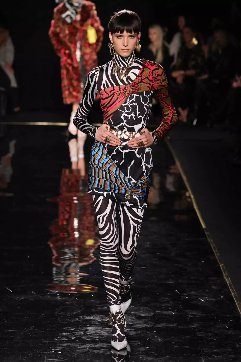 Donatella acaba de traer dos de los vestidos más sexys de Versace 20602_31