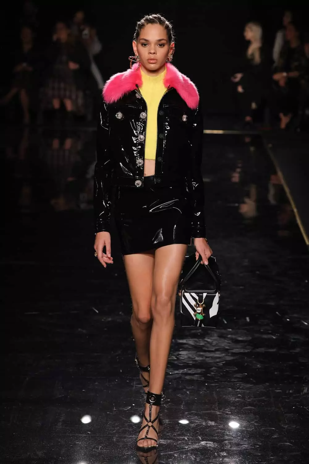 Donatella je pravkar vrnila dve Versacejevi najbolj seksi obleki 20602_37