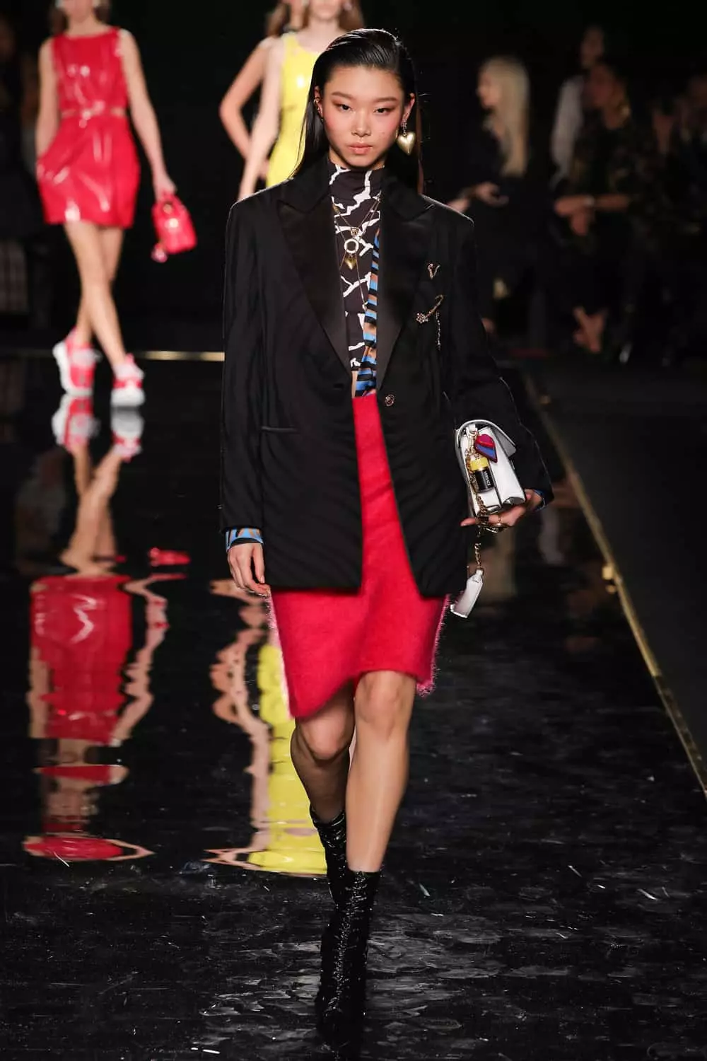 Donatella tõi just tagasi kaks Versace seksikaimat kleiti 20602_40