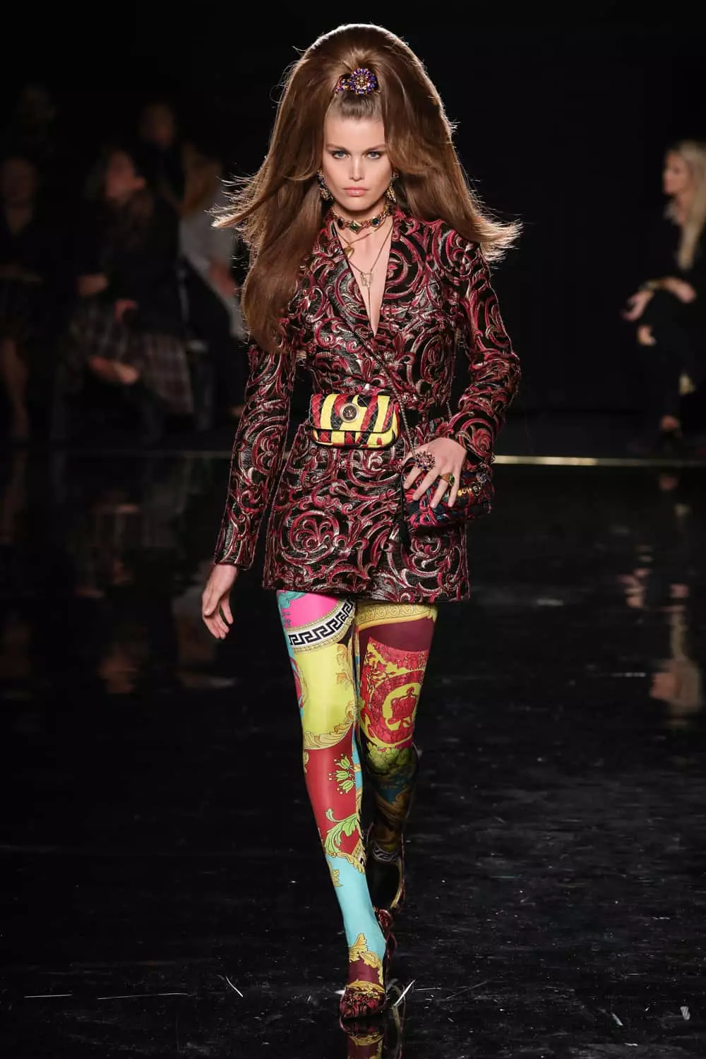 Donatella har nettopp hentet tilbake to av Versaces mest sexy kjoler 20602_45