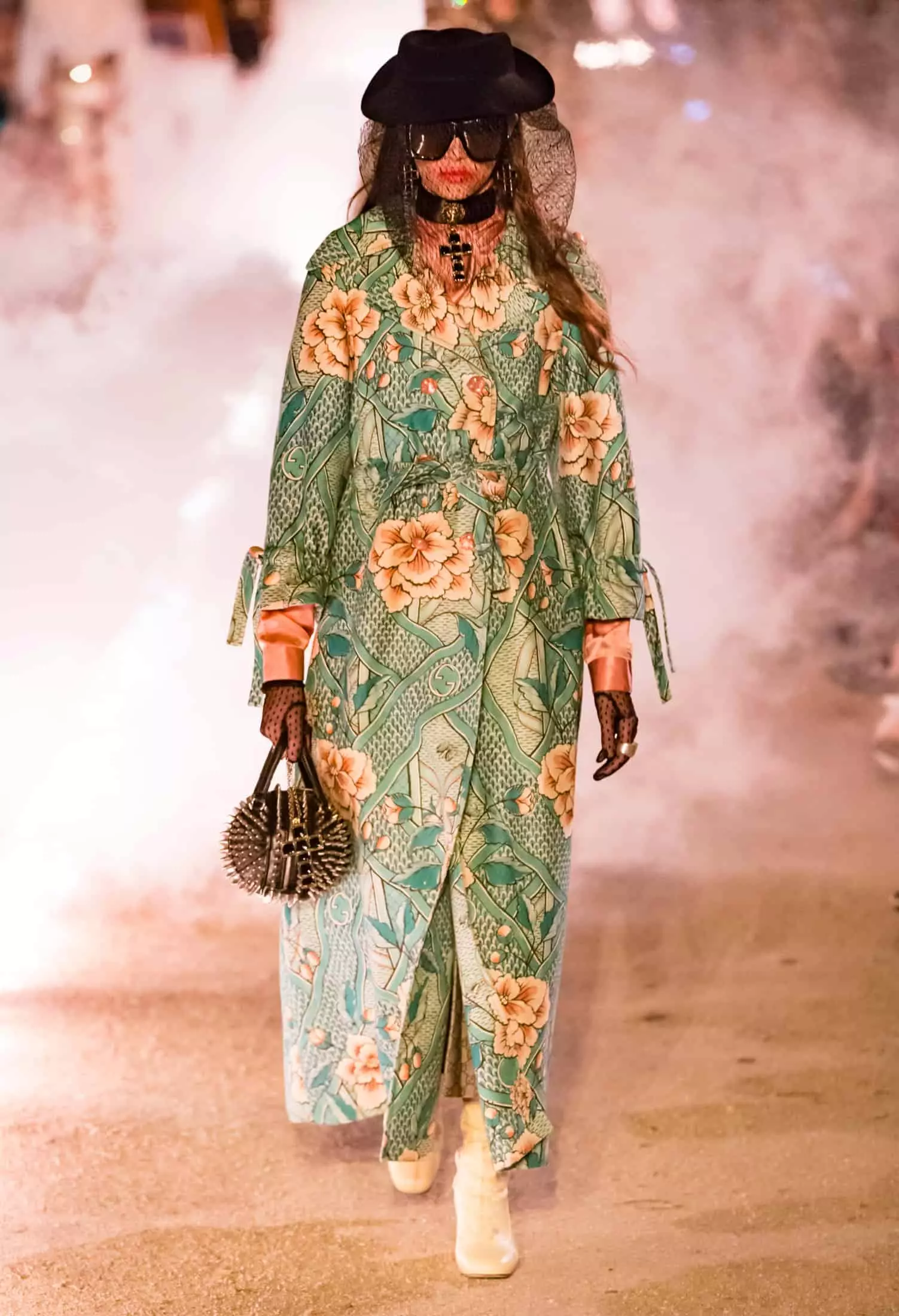 Gucci se 2019 Cruise Show was heeltemal creepy (op 'n goeie manier) 20889_11