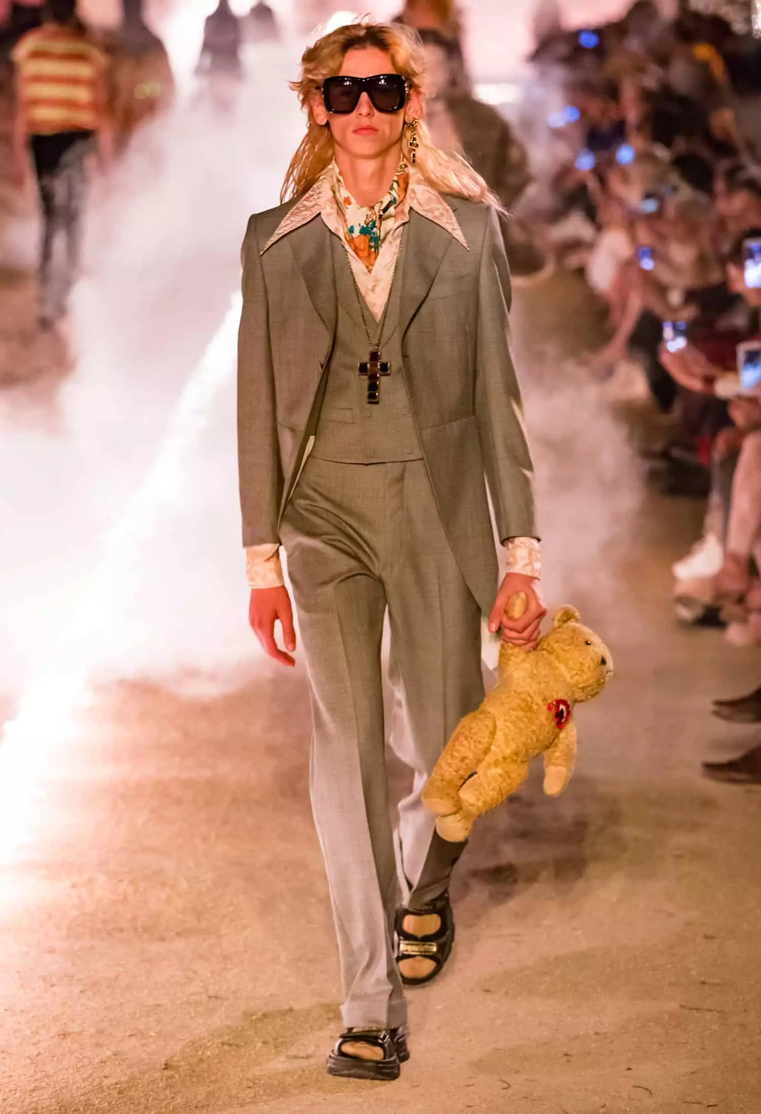 Gucci se 2019 Cruise Show was heeltemal creepy (op 'n goeie manier) 20889_21