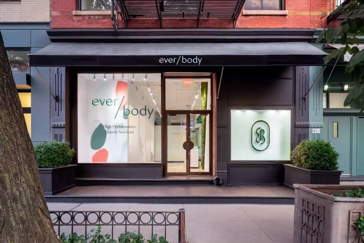 Udělejte si laskavost a rezervujte si schůzku v Soho’s Newest Derm Spa, Ever/Body