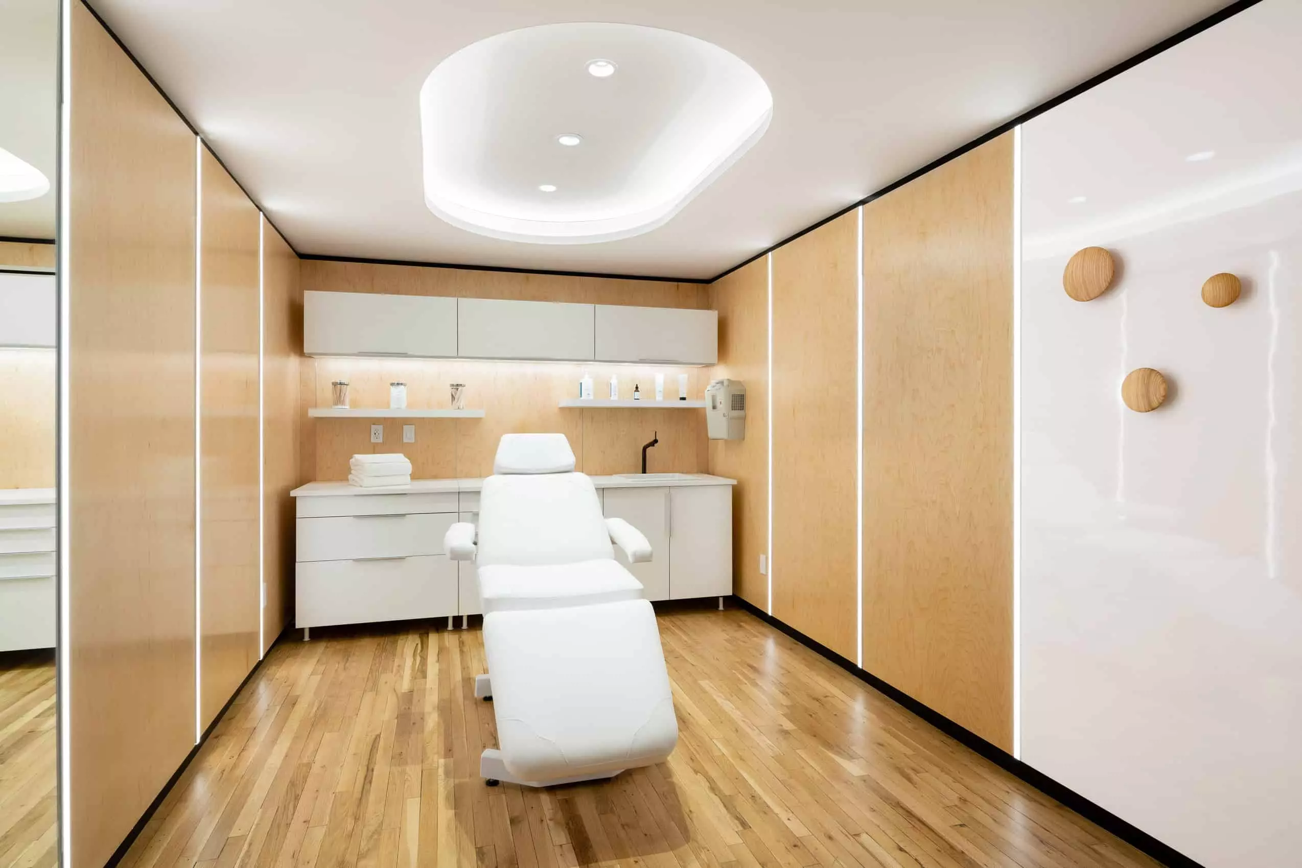 Fai se Fa'afiafiaga ma Tusi se Tofiga ile Soho's Newest Derm Spa, Ever/Body 21102_6